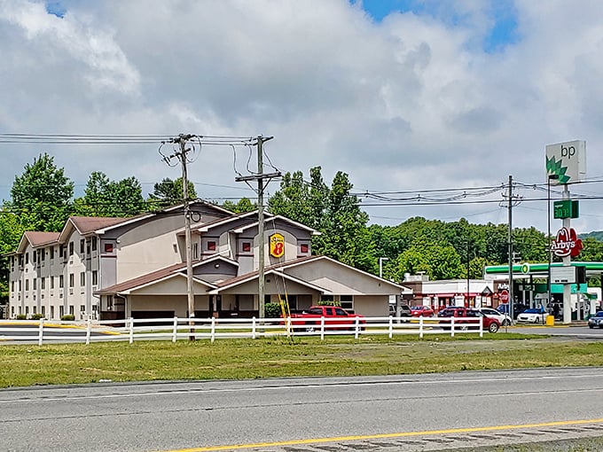 Super 8 meets super views &ndash; this Summersville motel sits perfectly positioned between creature comforts and West Virginia's natural splendor. Adventure by day, air conditioning by night.