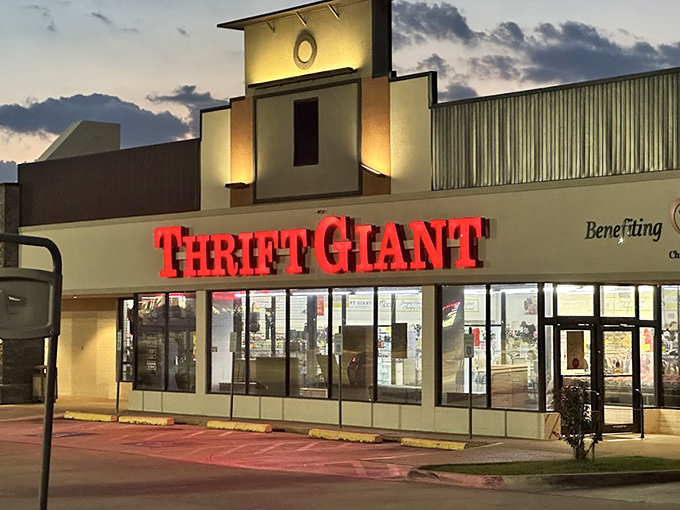 Sunset shopping at Thrift Giant offers extended hours for deal-seekers. Bargain hunting doesn't get more beautiful!