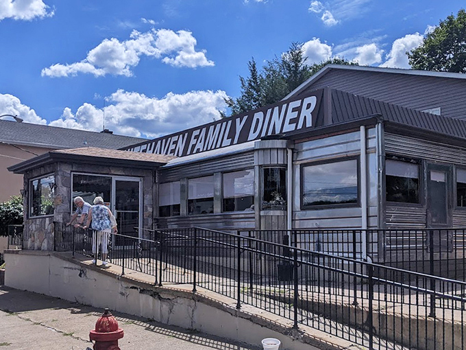 Stone accents and silver siding create the perfect backdrop for plates of eggs and hash browns that would make a trucker weep.