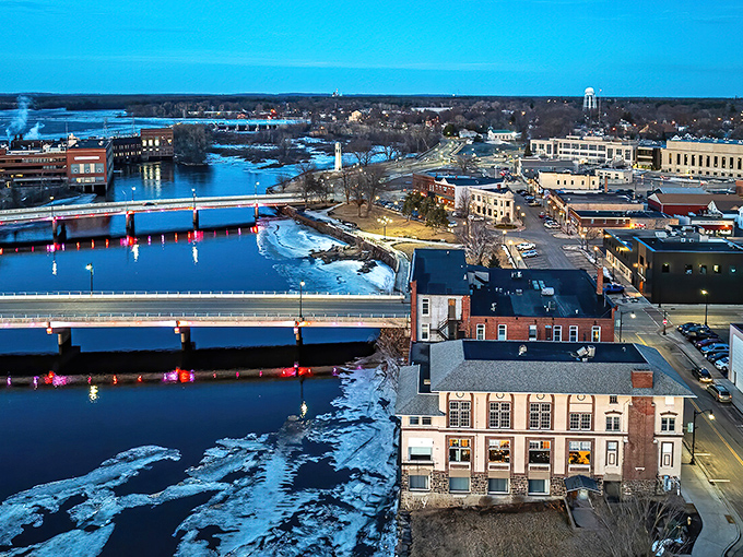 The Wisconsin River winds through town like a blue ribbon, with evening lights dancing on the water&mdash;nature's nightly show for budget-conscious retirees.