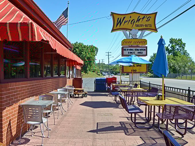 Red and white stripes, outdoor seating, and classic American fare—this is what nostalgia tastes like on a sunny afternoon.