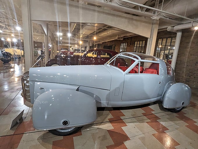 The 1948 TASCO prototype looks like it's from an alternate universe where streamlining went wonderfully weird. Part airplane, part spaceship, all fascinating.