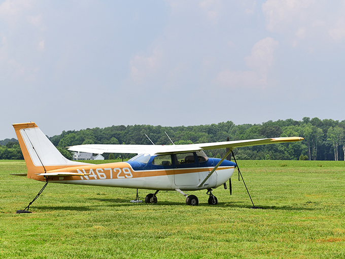 The Delaware Coastal Airport hosts both conventional aircraft and this unconventional dwelling. Talk about contrasting modes of transportation!