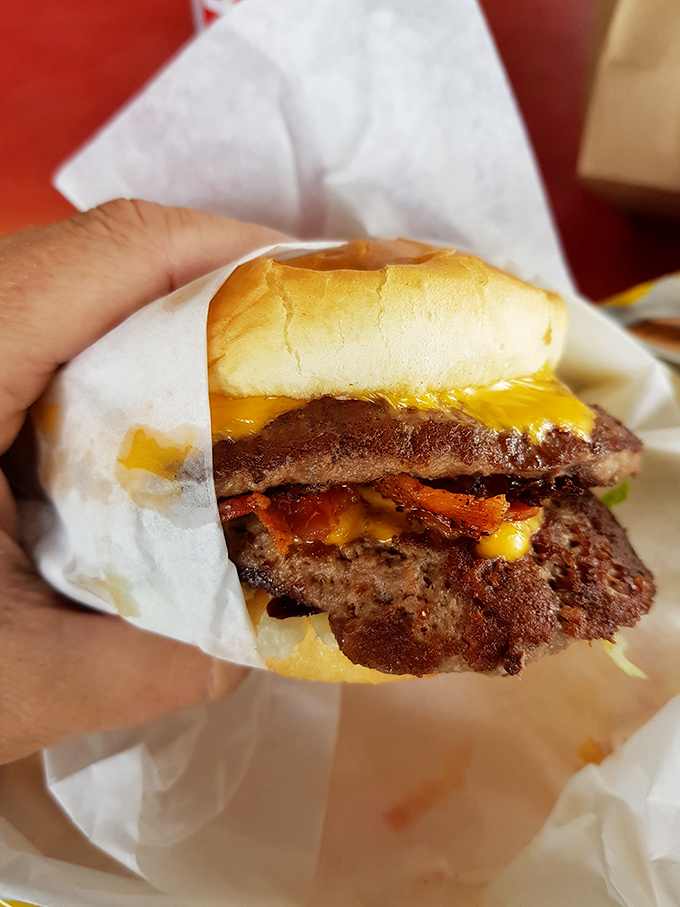 The bacon cheeseburger at Bill's doesn't need to post on Instagram &ndash; it's secure in its deliciousness and knows you'll be back for more.
