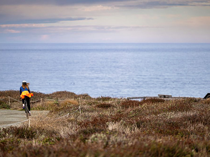 Cycling with an ocean soundtrack beats any spin class. This rider knows the best fitness app is the great outdoors.