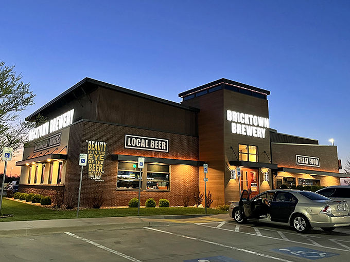 Bricktown Brewery illuminates the night with promises of local beer and great food. It's where craft brew enthusiasts and hungry diners find common ground&mdash;usually at the same table.