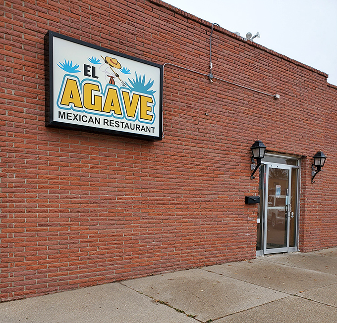 El Agave's unassuming exterior is like that quiet friend who suddenly reveals they make the best margaritas in three counties. 