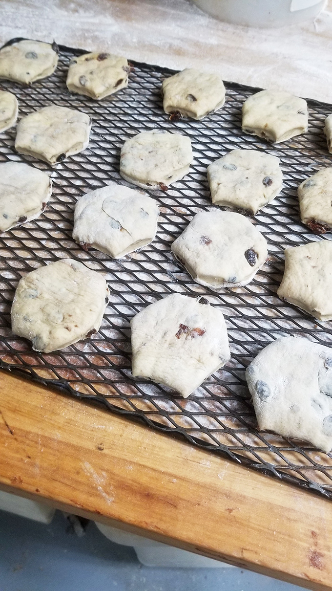 Six sides of sweetness, perfectly dusted in powdered sugar. Each bite looks too good to eat. But let&rsquo;s be honest&mdash;it won&rsquo;t last long.