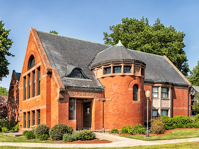 The Hubbard Memorial Library's distinctive turret and warm brick fa&ccedil;ade invite bookworms and history buffs alike. Libraries like this are the soul of small towns.