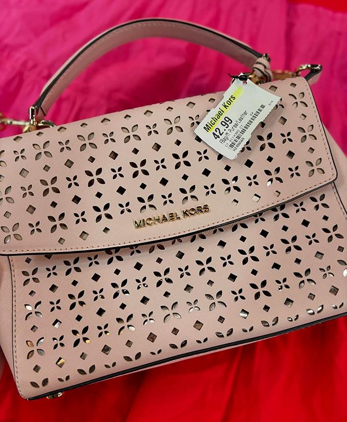 This blush Michael Kors cutout handbag isn't whispering "secondhand"&mdash;it's shouting "smart shopper" with every perfectly preserved detail.