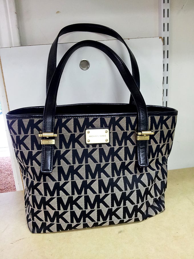 Designer dreams come true! This Michael Kors tote proves that luxury and thrift can coexist beautifully, like lobster and butter.