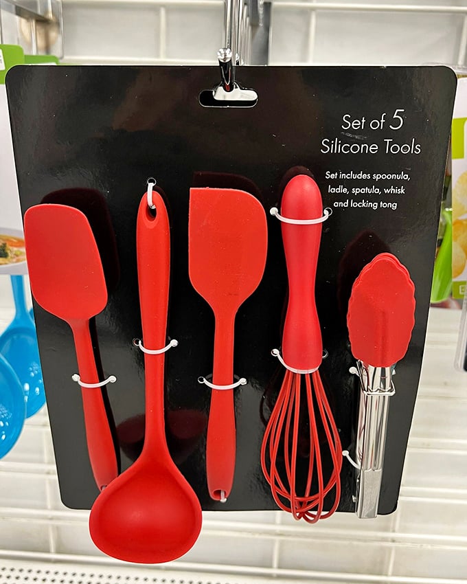 Kitchen heroes in vibrant red! This silicone tool set stands ready to tackle everything from Sunday pancakes to Thanksgiving dinner preparations.