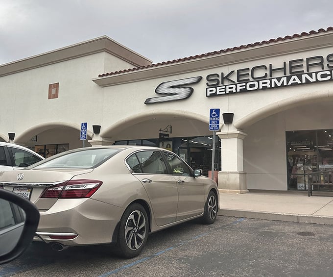 Skechers Performance: where your feet and wallet can both be comfortable. The perfect pit stop before tackling another wing of this shopping metropolis.