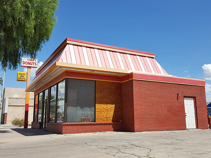 This donut shop might not have fancy Edison bulbs or artisanal pretensions, but what it lacks in trendiness it makes up for in honest-to-goodness flavor.