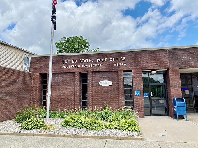Even the post office in Plainfield has curb appeal. Mail delivery with a side of tidy landscaping—small-town priorities at their finest.