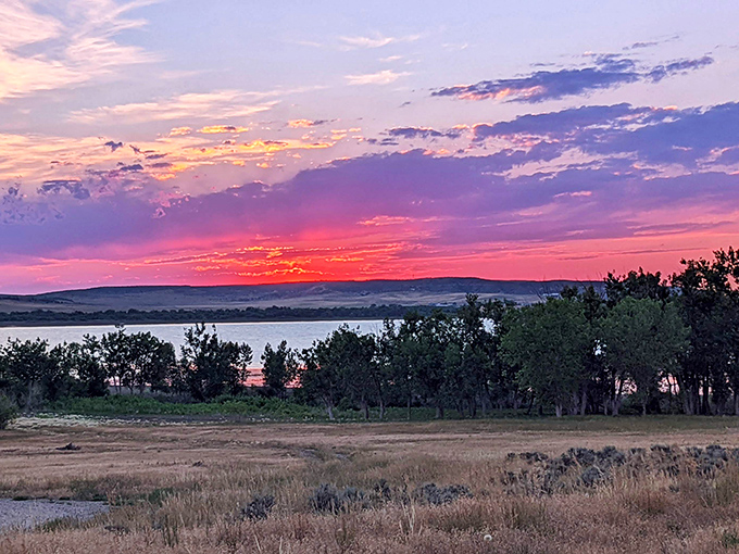 Sunsets at Glendo don't just happen &ndash; they perform. Nature's nightly light show puts Vegas to shame.