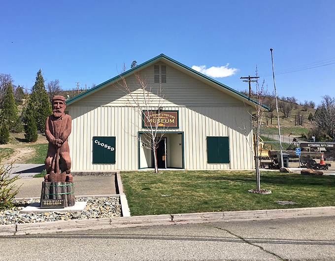 Even the museum gets modest when Mount Shasta's in the frame &ndash; some neighbors are hard to compete with.