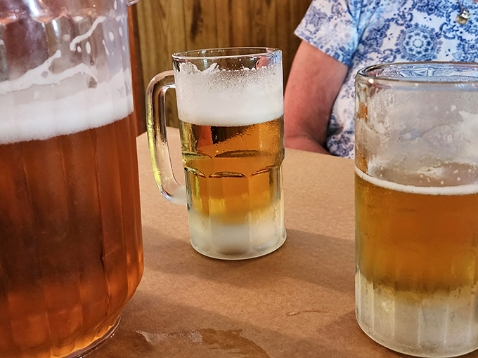 Cold beer and hot seafood &ndash; a pairing as timeless and perfect as Bogart and Bacall, especially in this unpretentious setting.