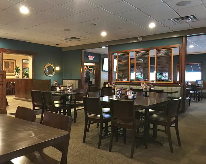The dining area balances casual comfort with just enough polish. Where families celebrate birthdays and solo diners find peace with coffee and pie.