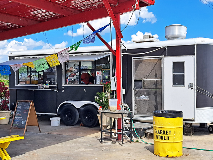 Street food with flair! This food truck brings the authentic flavors of quick bites to hungry shoppers needing a delicious refuel.