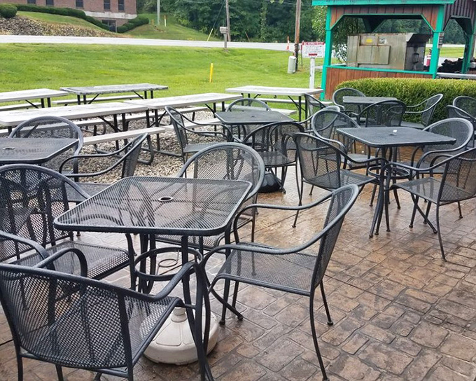 The outdoor seating area offers a breath of fresh air &ndash; until the aroma of smoking meat reminds you why you came. Al fresco never smelled so good.