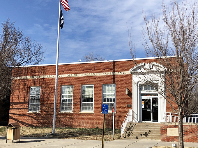 Lindsborg's post office building maintains that dignified civic architecture they just don't construct anymore, does it?