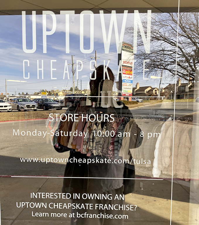 Business hours that respect both early birds and after-work shoppers. The franchise information is just a bonus for entrepreneurial dreamers.