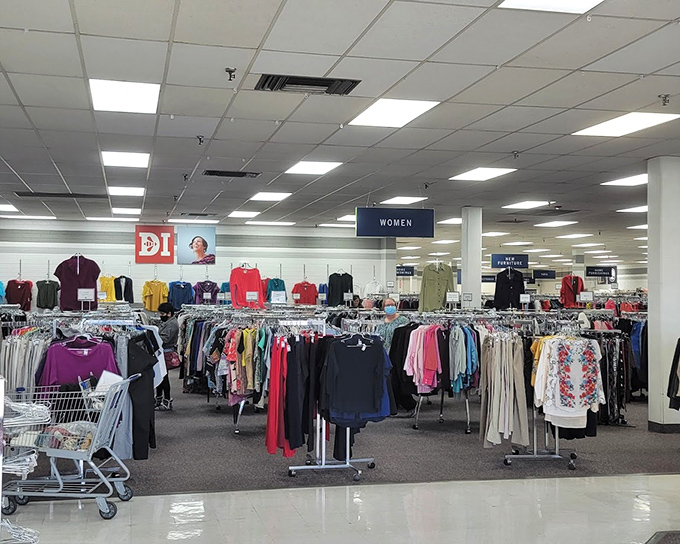 Women's fashion paradise where vintage treasures hide among everyday finds. That perfect blazer is waiting &ndash; and it costs less than your morning latte.