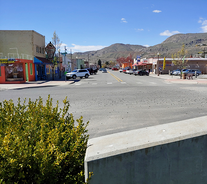 Brewster's vibrant downtown pops against rugged mountain backdrops &ndash; like a Western movie set where the extras all know your name.