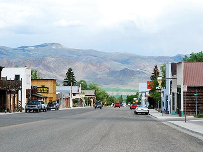 Challis sits beneath dramatic mountain backdrops that change colors throughout the day, nature's own mood lighting.