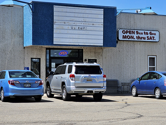 Regular hours for irregular finds! This market's consistent schedule means your treasure hunting can be perfectly planned.