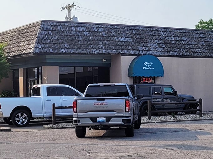 Gale 'n' Dale's modest exterior hides Glasgow's comfort food paradise &ndash; where portions match Kentucky's generous spirit.