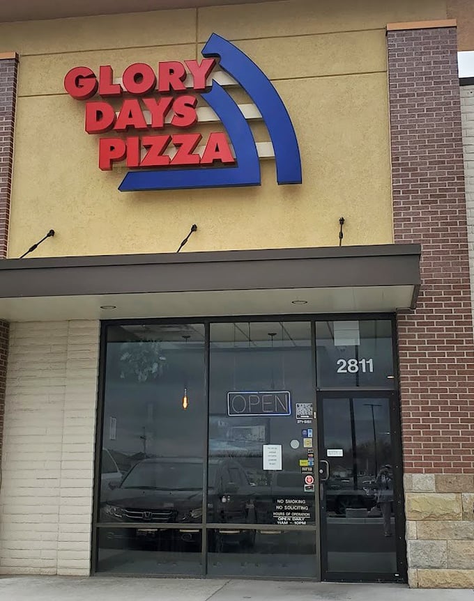 Clean modern lines house old-school pizza passion in this inviting suburban culinary hideaway.