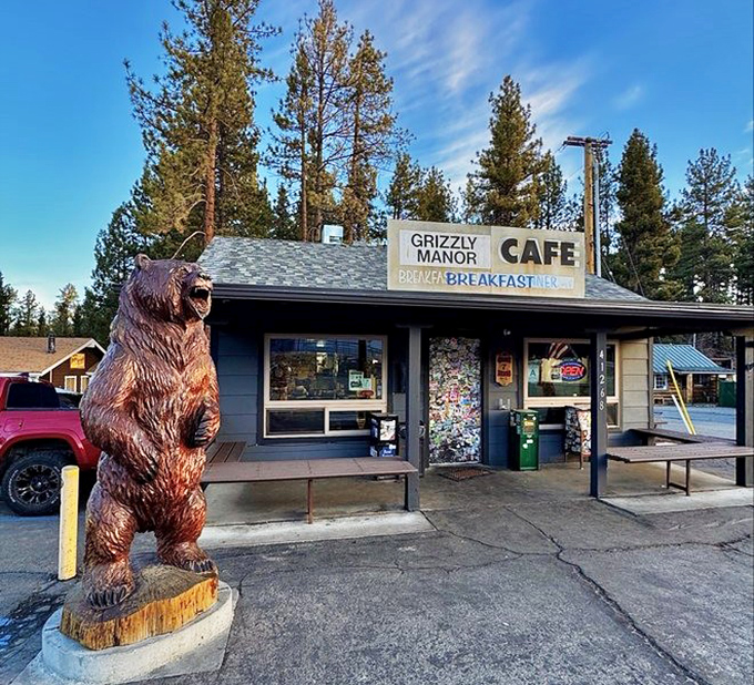 When a wooden bear greets your breakfast, you know mountain-sized portions await inside.