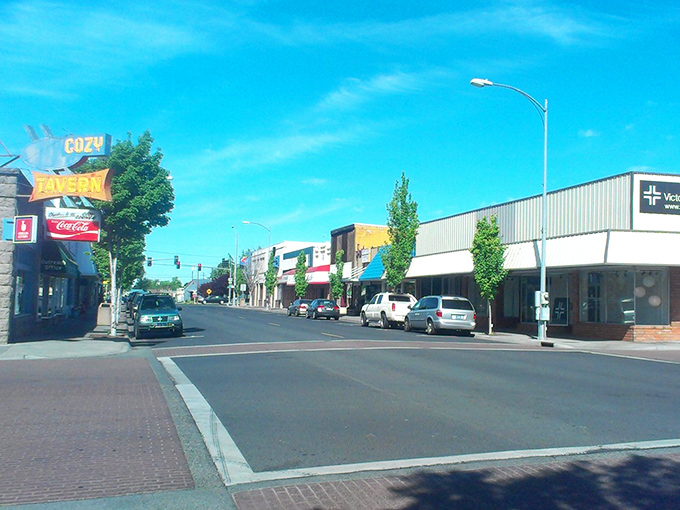 Wide streets and blue skies - Eastern Oregon's version of the American Dream continues.