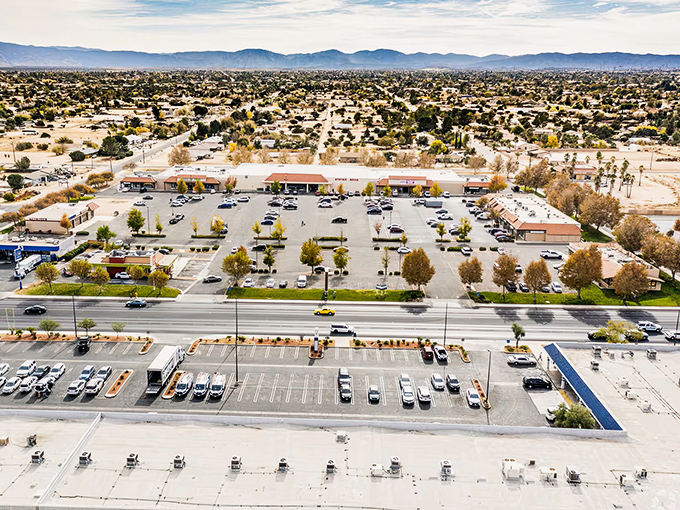 This Hesperia shopping center shows that desert living doesn't mean giving up modern conveniences or decent retail therapy.