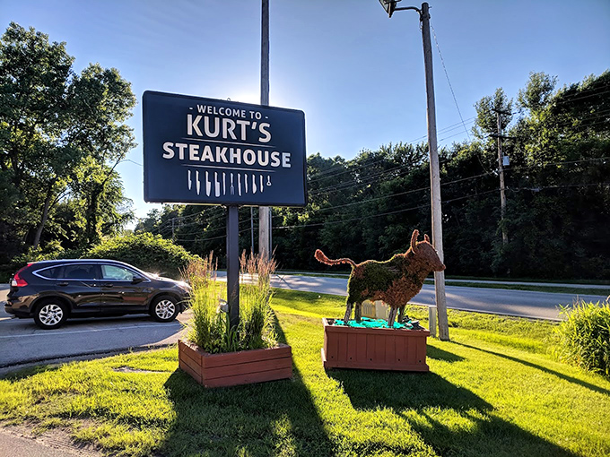 Kurt's announces itself with a sign and sculpture that leaves no doubt about its specialty. That metal bull is basically saying "beef happens here."