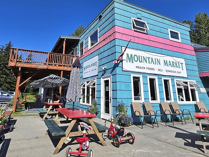 That blue and pink building isn't just fighting for attention&mdash;it's promising colorful flavors to match its vibrant exterior.