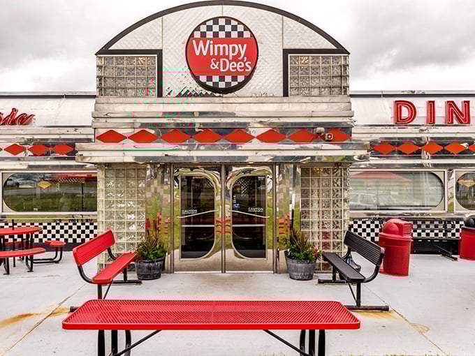 Red, white, and chrome never looked so delicious &ndash; this classic diner screams nostalgia louder than a jukebox playing Elvis.