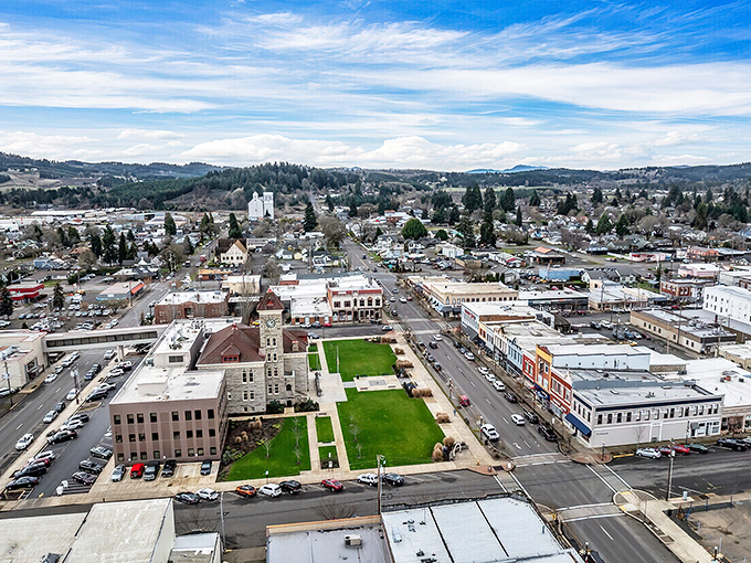 A bird's-eye view of Dallas reveals a perfectly-sized community for comfortable retirement. Small enough to feel connected, large enough for all the essentials.