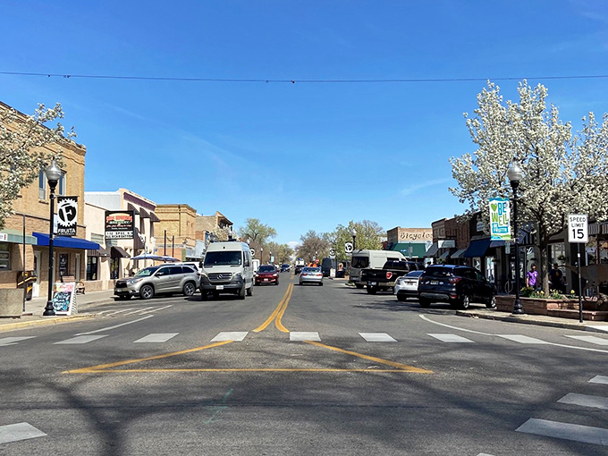 Fruita's downtown invites leisurely strolls and spontaneous conversations&mdash;simple pleasures that don't drain your retirement account.