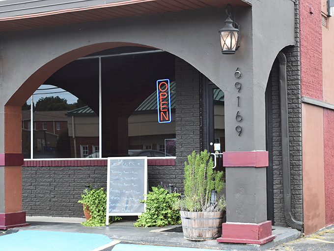 Simple gray with red accents&mdash;Fuego keeps the flash outside so the steaks can do the talking inside.