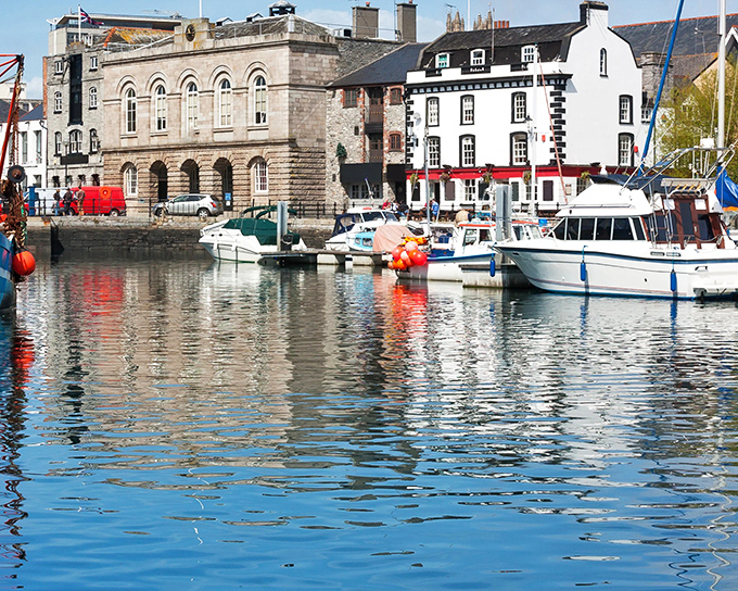 The main drag in New Bern offers that perfect small-town vibe where even running errands feels like a pleasant outing.