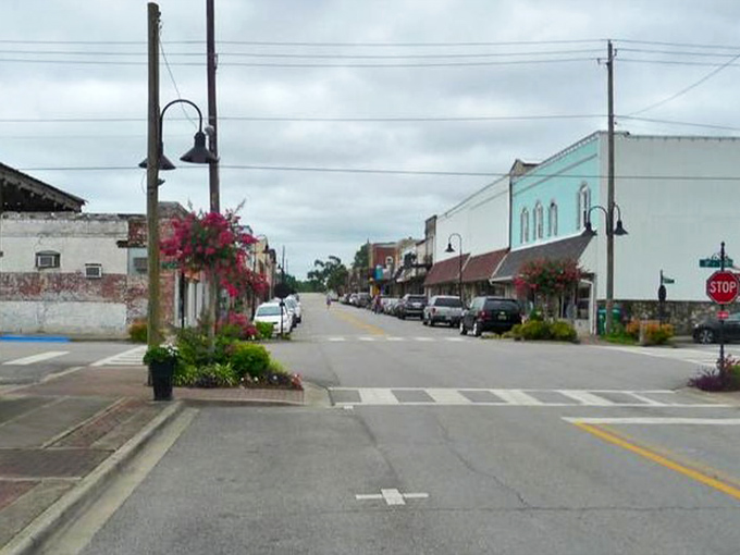 This quiet Oneonta street proves that sometimes the best views don't require mountains, just well-preserved history and Southern charm.