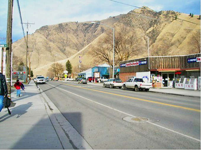 Riggins sits in nature&rsquo;s amphitheater, with barren mountains rising dramatically in full view from the main road of this adventure-loving town.
