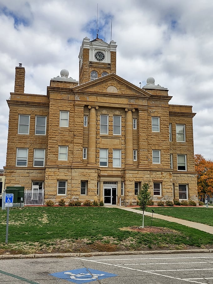 This courthouse doesn't just dispense justice—it dispenses architectural splendor with its golden limestone facade that glows like treasure in the Iowa sunshine.