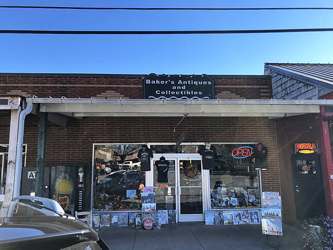 Baker's Antiques and Collectibles offers treasure hunting of the highest order&mdash;where someone else's forgotten keepsakes become your conversation pieces.