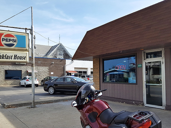 The Breakfast House doesn't need fancy signage when the aroma of bacon and coffee can do all the advertising necessary.