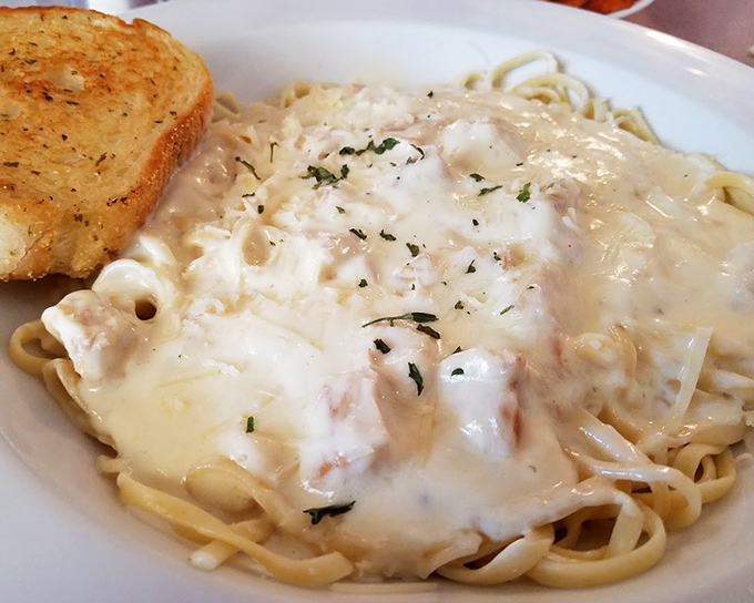 Chicken Alfredo so creamy and comforting it could probably negotiate peace treaties if given the opportunity to do so.