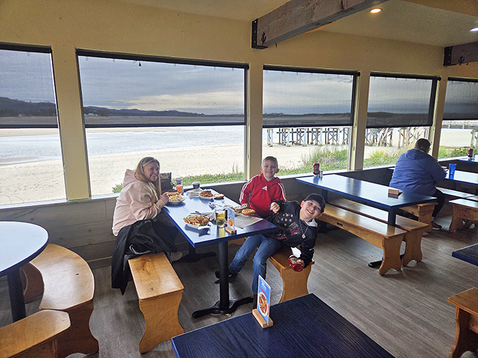 Window seats at Mo's offer the ultimate dinner theater: panoramic ocean views paired with seafood that just traveled mere miles to reach your plate.